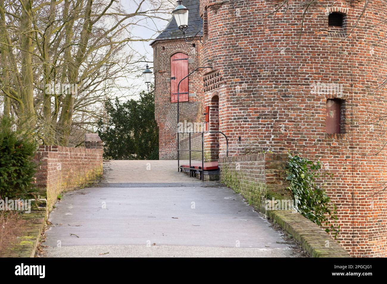 City wall gate hi-res stock photography and images - Alamy