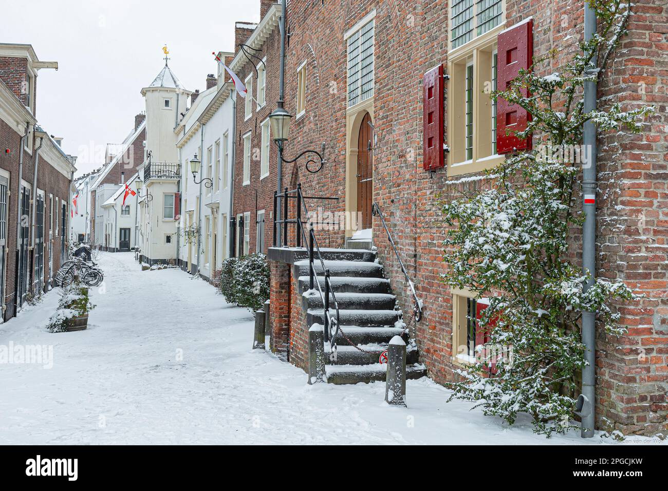 Cityscape of the medieval city of Amersfoort covered in snow Stock ...