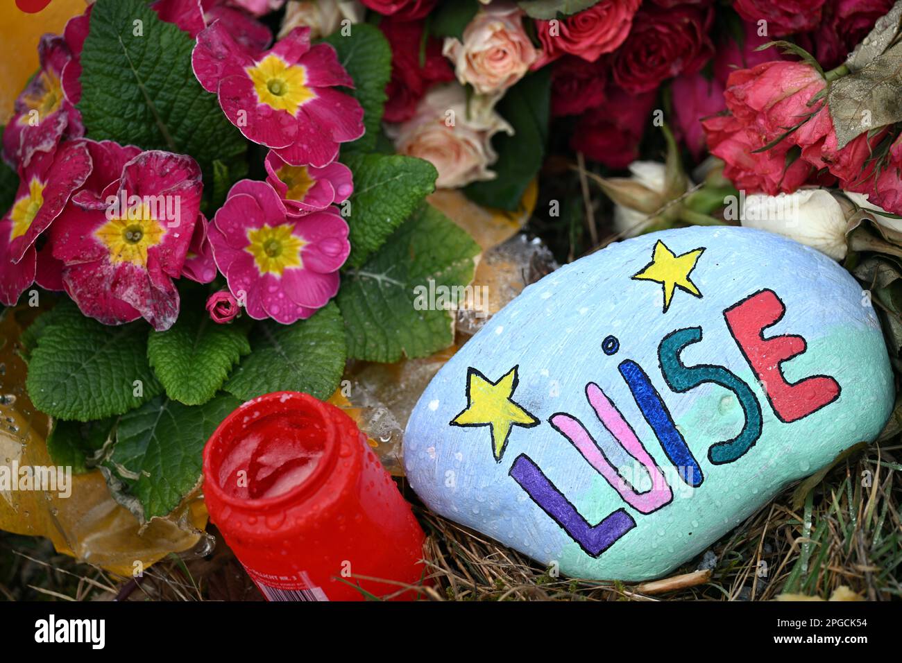 Freudenberg, Germany. 22nd Mar, 2023. Flowers, candles and a colorfully ...