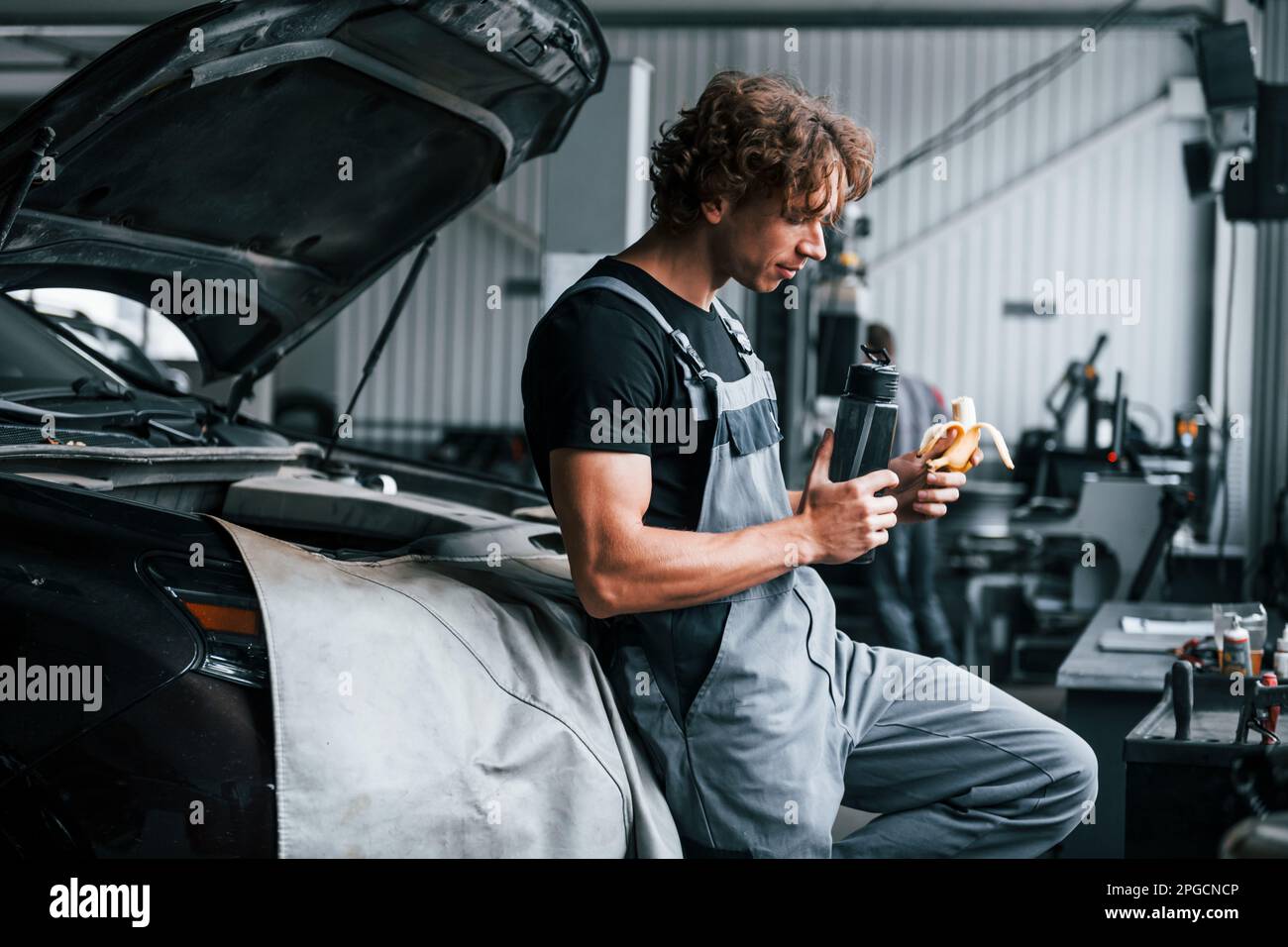 Car mechanic eating hi-res stock photography and images - Alamy