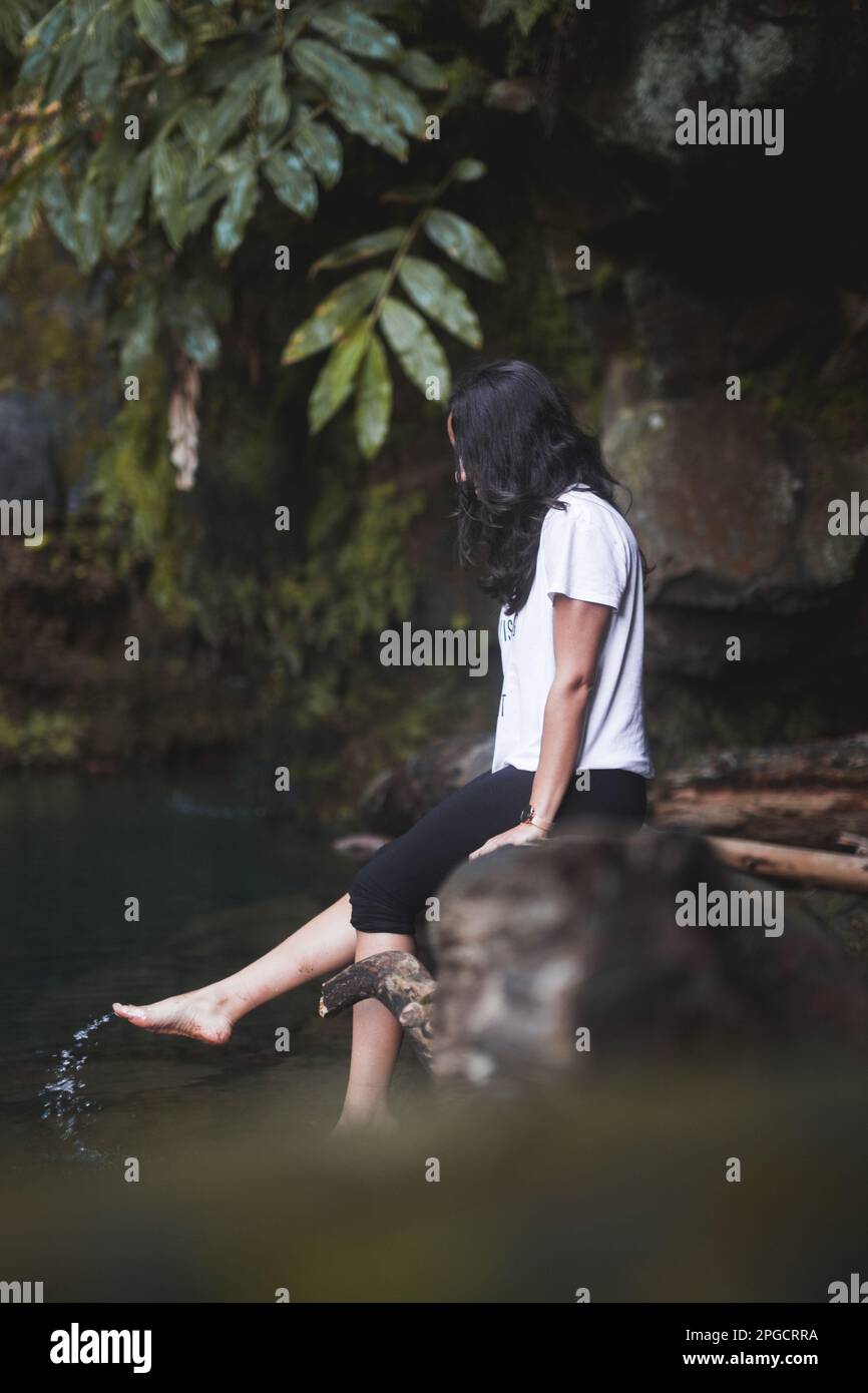 Side view traveler sitting down hi-res stock photography and images - Alamy