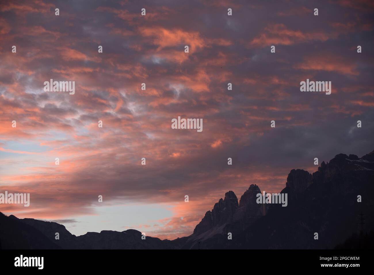 Villaggio al tramonto hi-res stock photography and images - Alamy