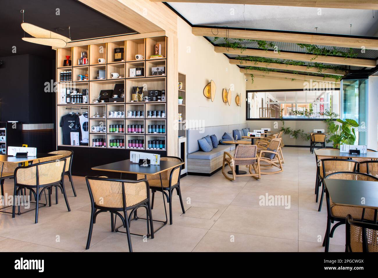 Bar restaurant interior architecture, Mediterranean design style ...