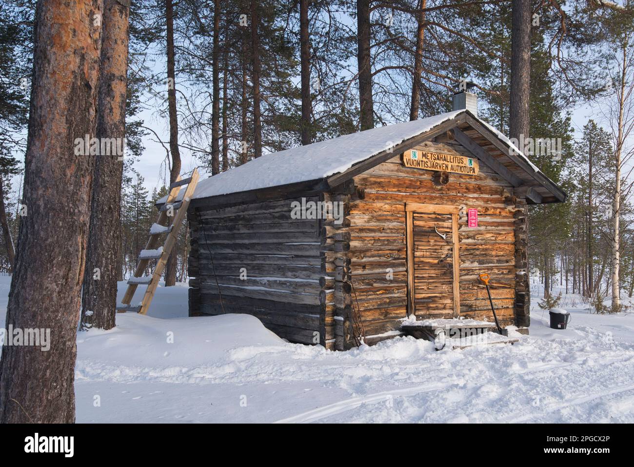 Wilderness hut at lake Vuontisjärvi in Pallas-Yllästunturi National ...