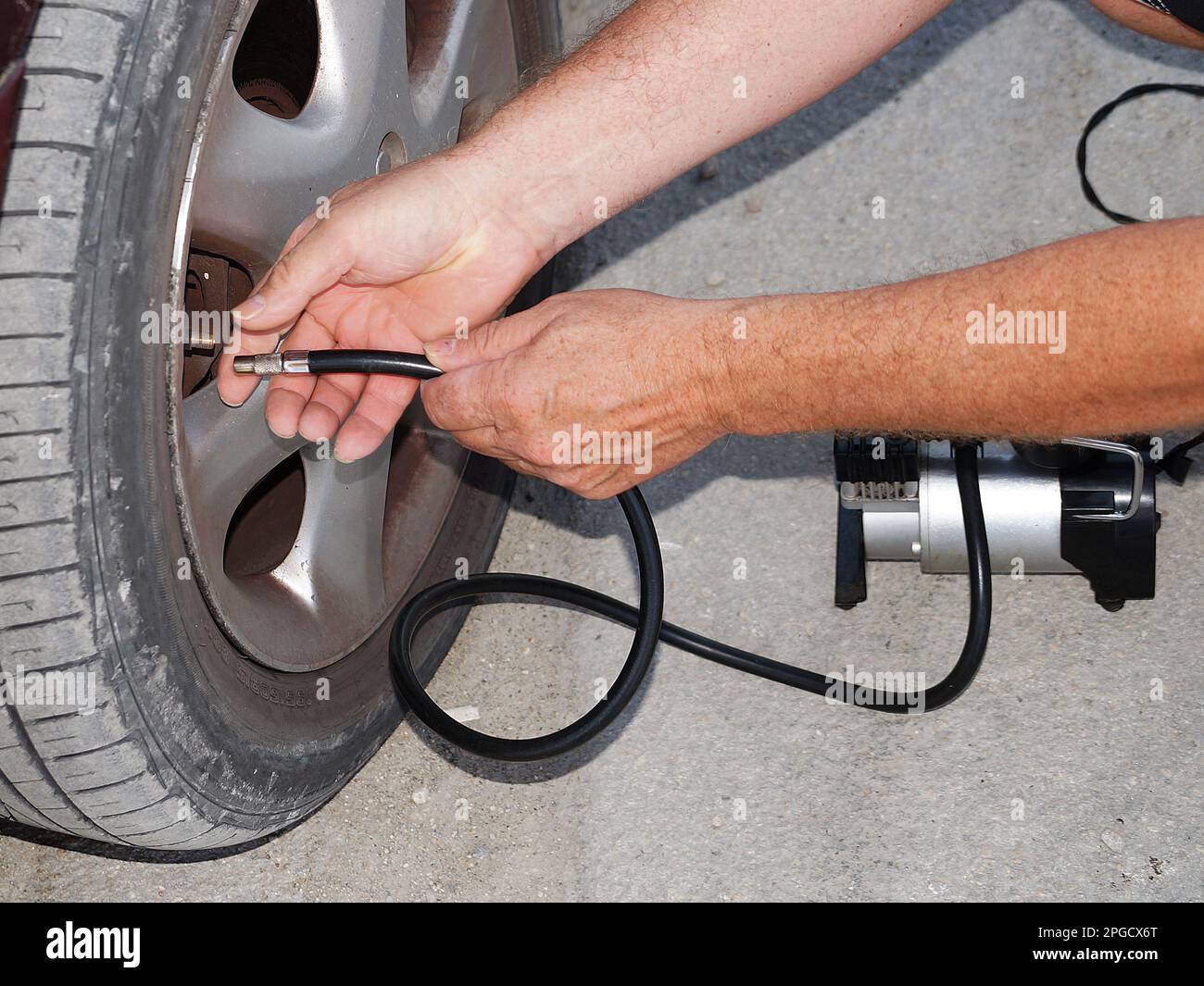 Compressor pumping hi-res stock photography and images - Alamy