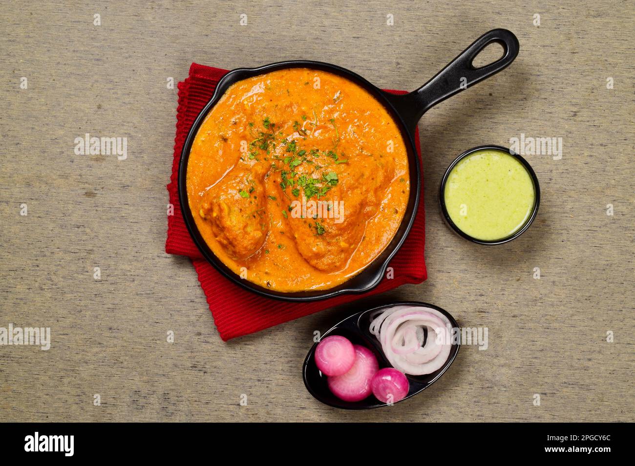 Butter chicken and mint chutney, murgh makhani Stock Photo - Alamy