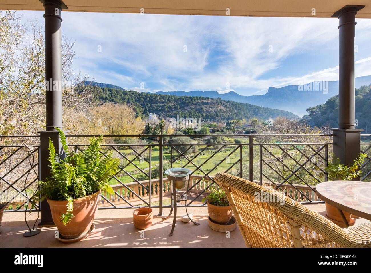 Modern chalet spain hi-res stock photography and images - Alamy