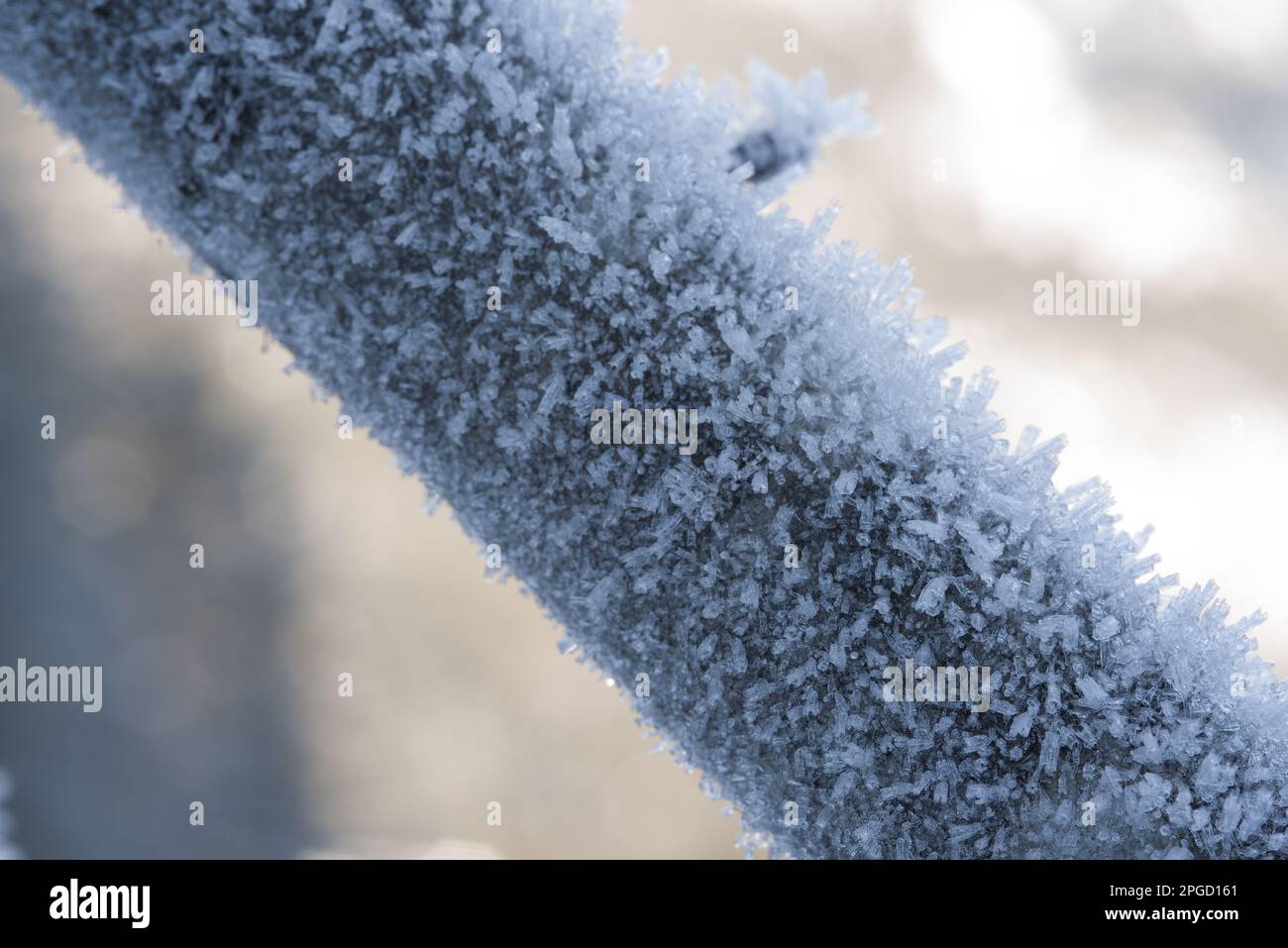 il freddo il ghiaccio, la neve nei paesaggi invernali delle montagne ...