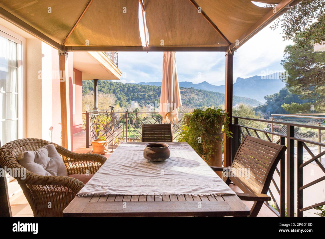 Modern chalet spain hi-res stock photography and images - Alamy