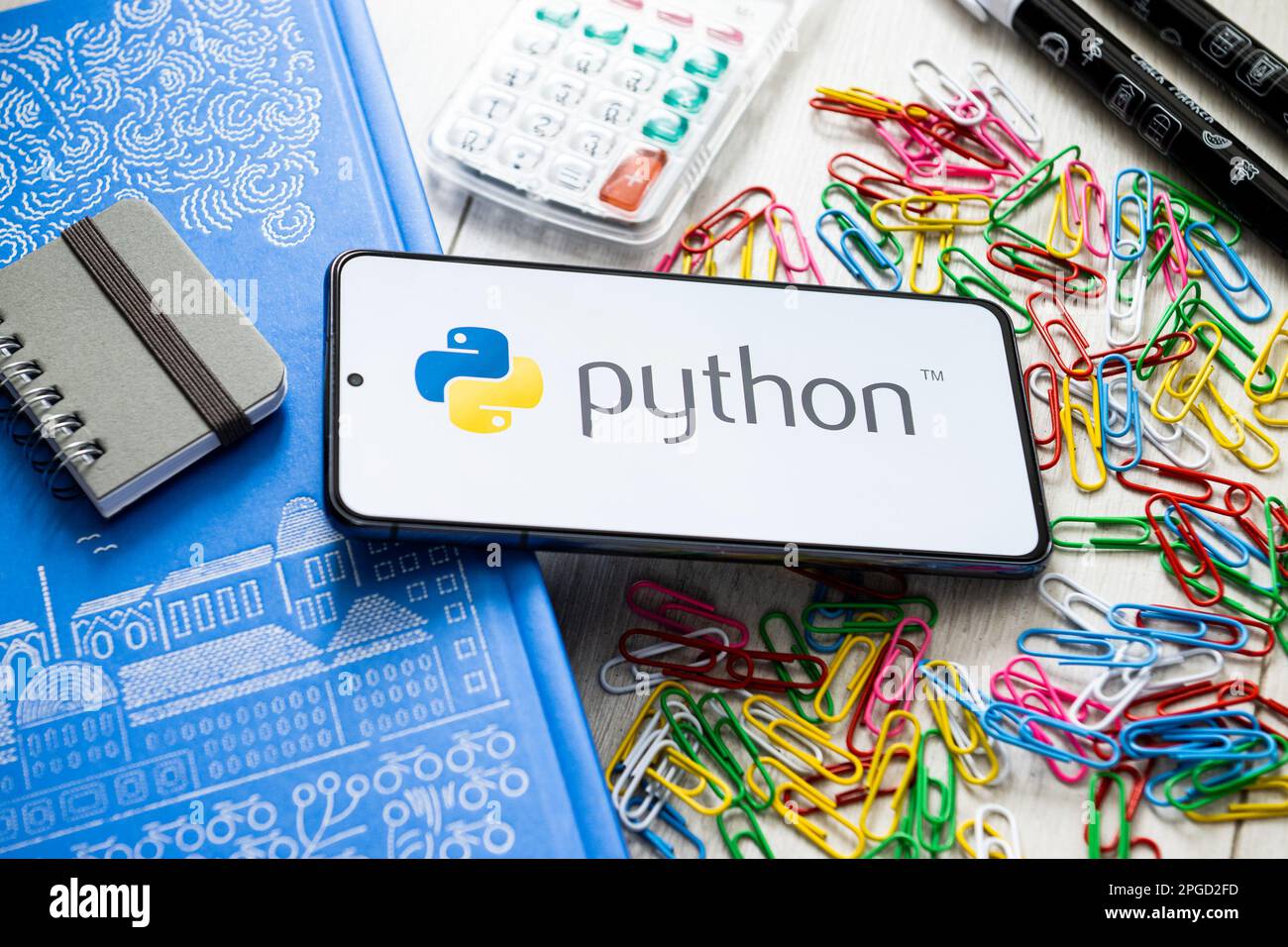 Python logo hi-res stock photography and images - Alamy