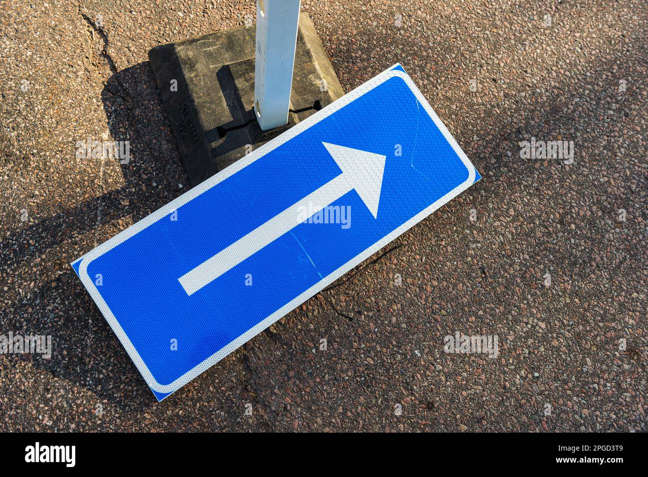 Turn right road sign lying on ground Stock Photo - Alamy