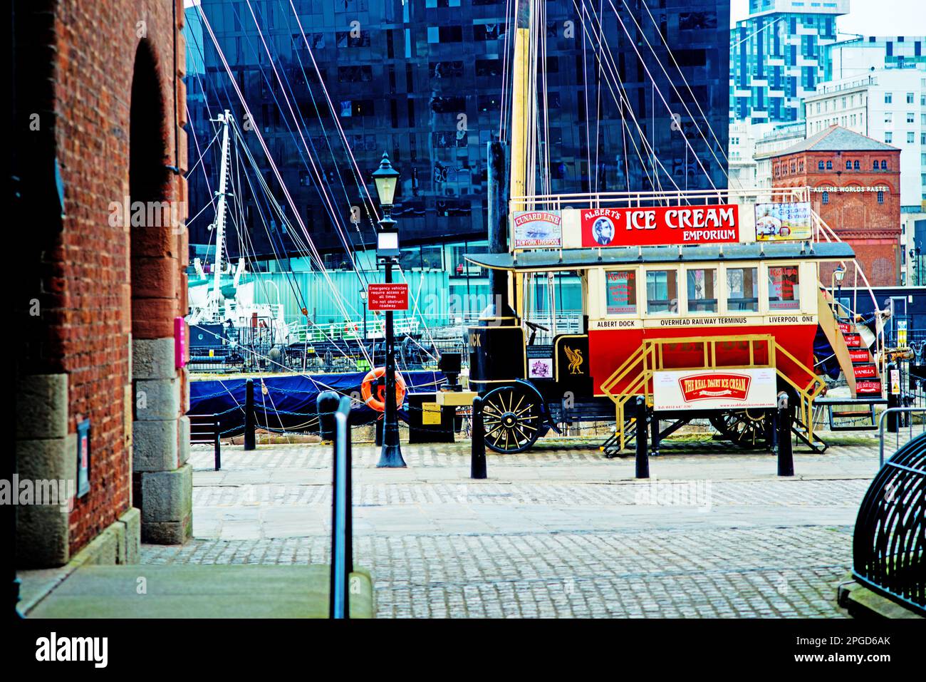 Vintage Steam Bus Ice Cream Parlour, Albert Docks, Liverpool ...