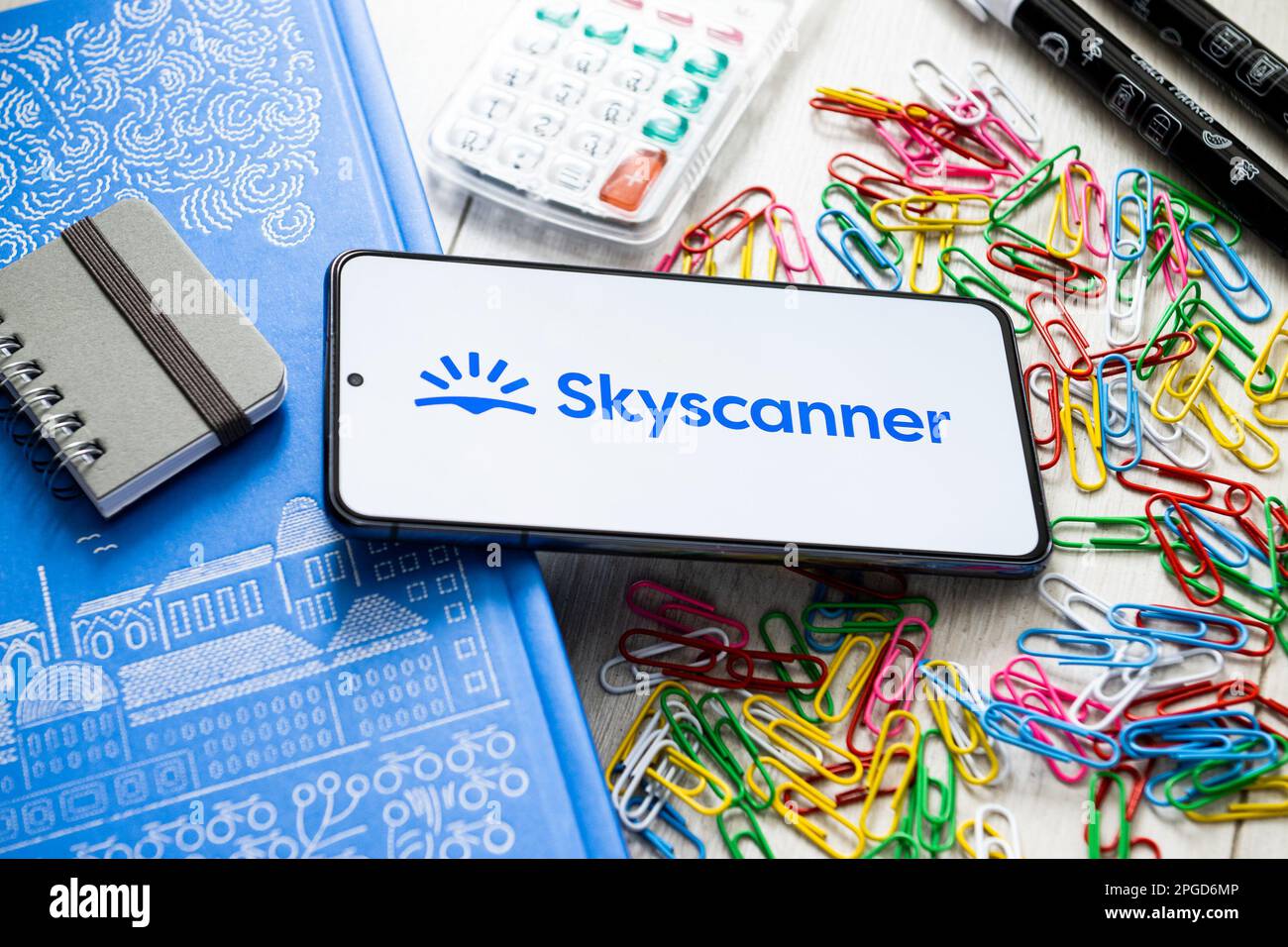 Skyscanner logo hi-res stock photography and images - Alamy