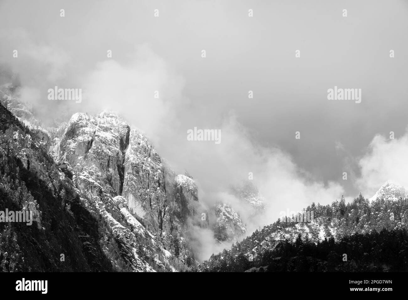il paesaggio innevato delle dolomiti, la neve e la sua bellezza, il ...