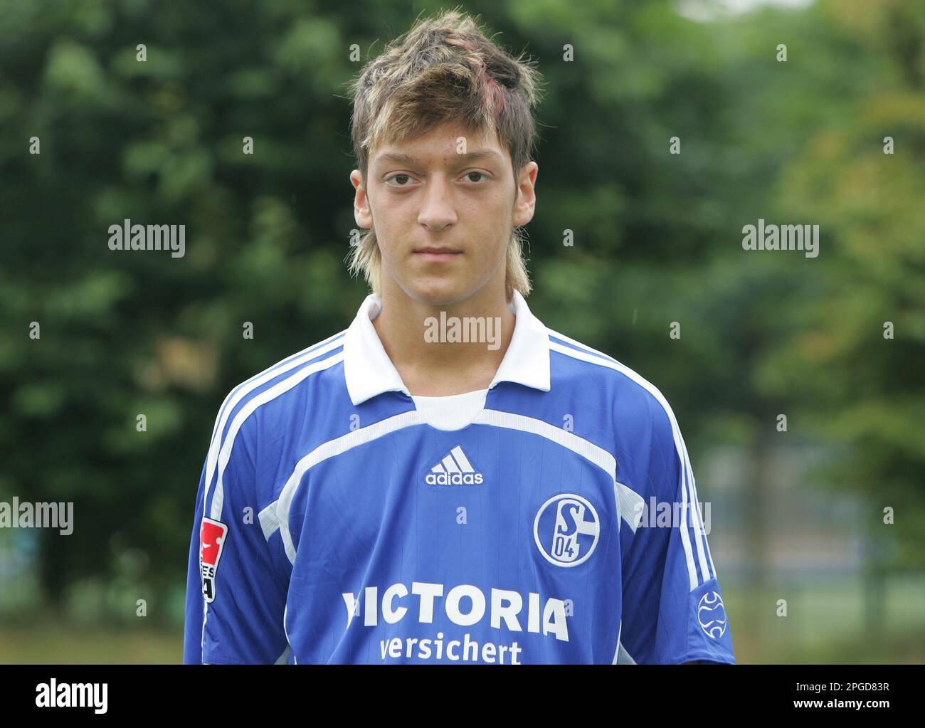 Mesut ozil schalke hi-res stock photography and images - Alamy