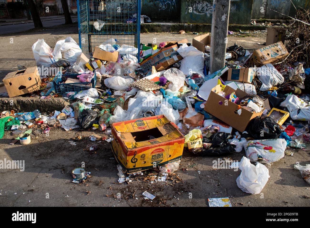 Trash cans are full of garbage on the streets of Kherson. Garbage ...