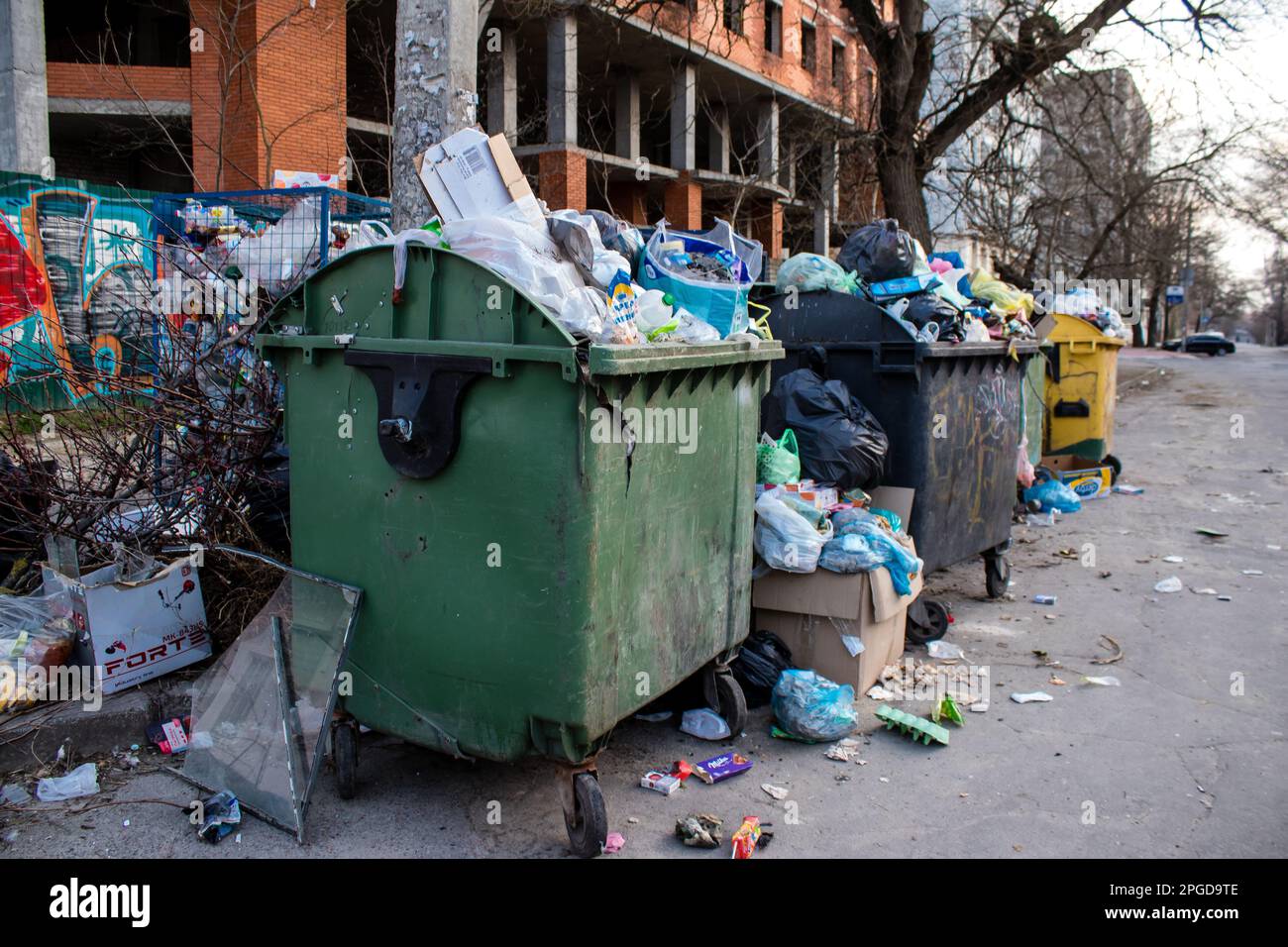 Trash cans are full of garbage on the streets of Kherson. Garbage ...
