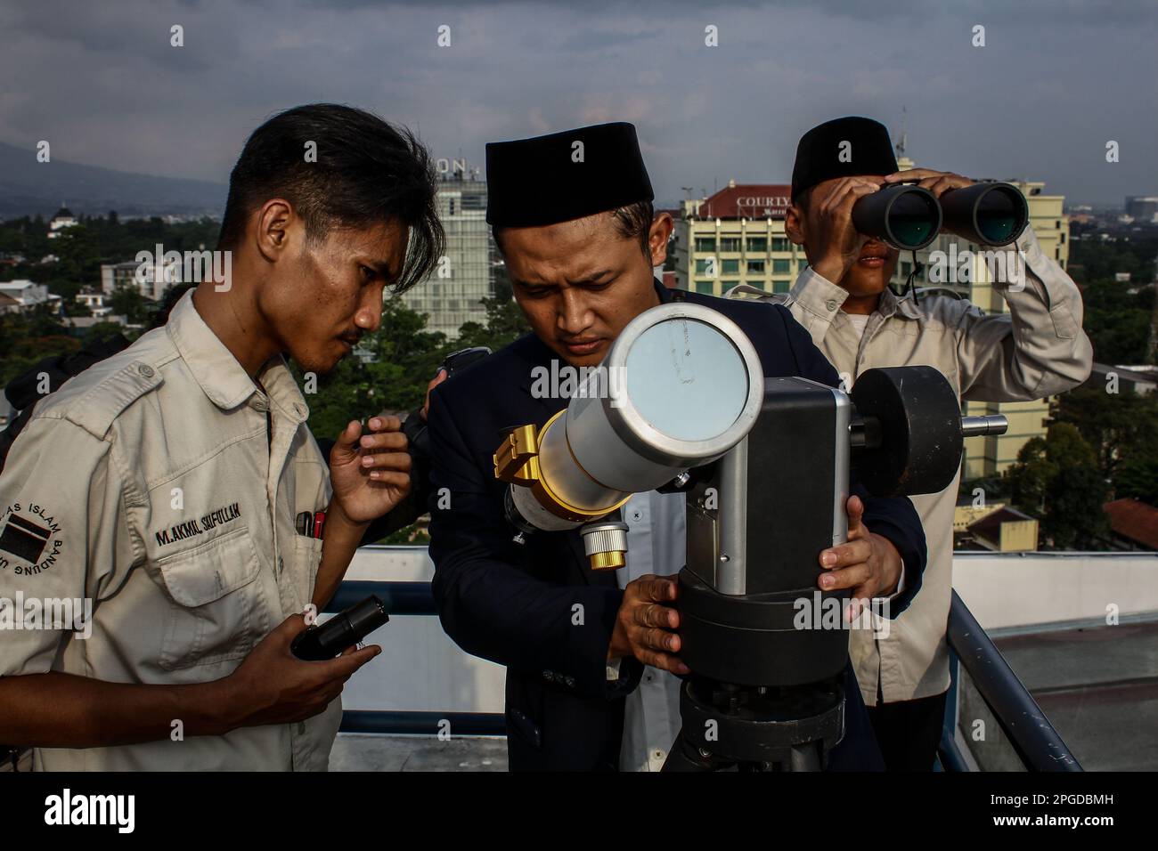 Bandung, West Java, Indonesia. 22nd Mar, 2023. Indonesian Muslim uses a ...