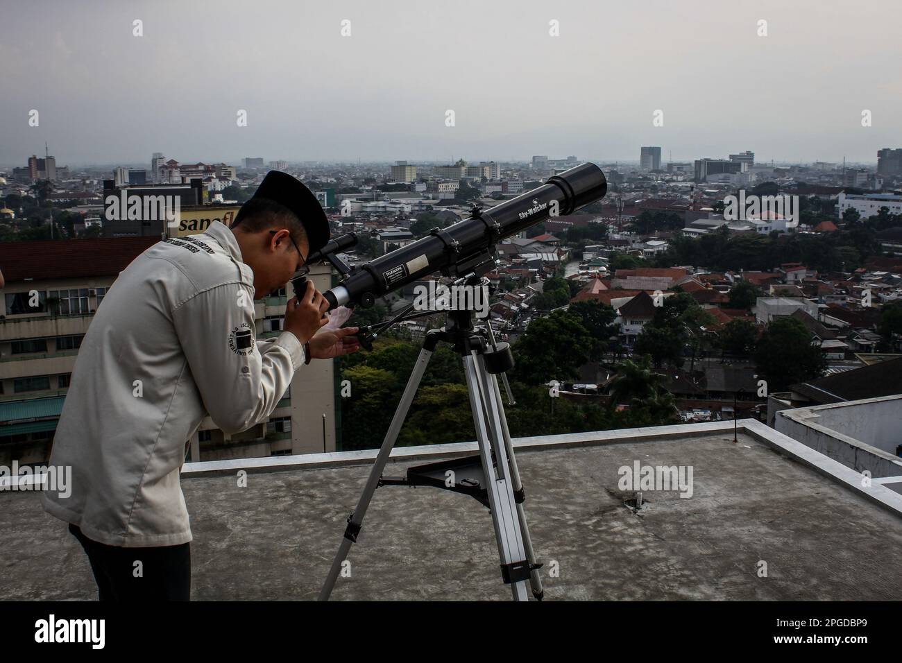 Observation telescope usage hi-res stock photography and images - Alamy