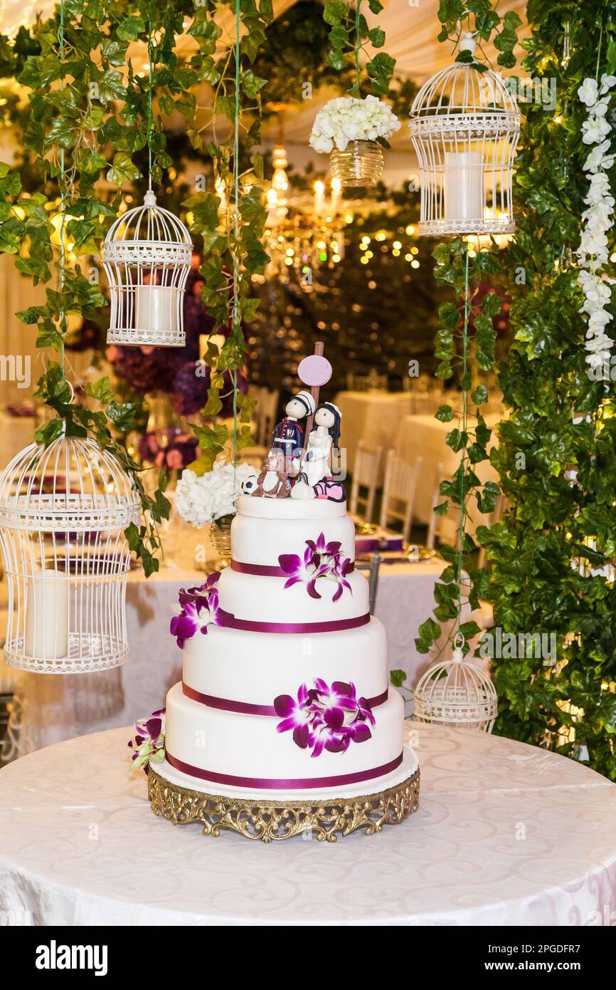 Cake ceremony hi-res stock photography and images - Alamy