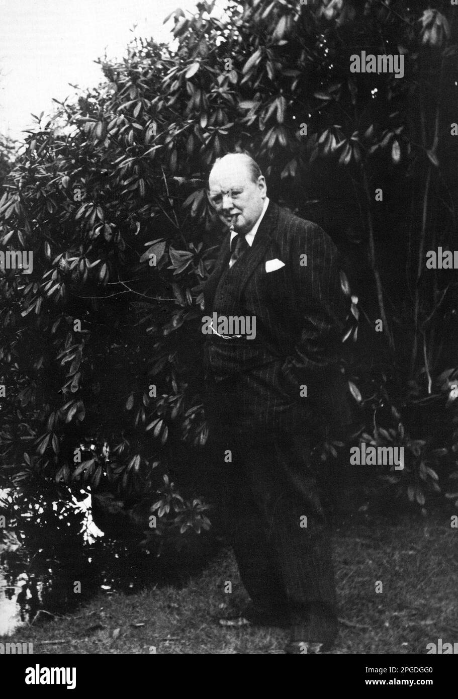 Winston Churchill in the grounds of Chartwell in 1939 Stock Photo - Alamy