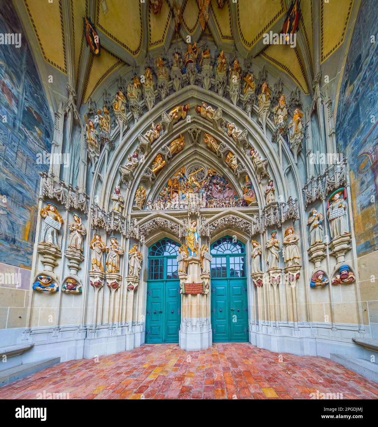 The entrance portal to Bern Minster Cathedral with stone figures ...
