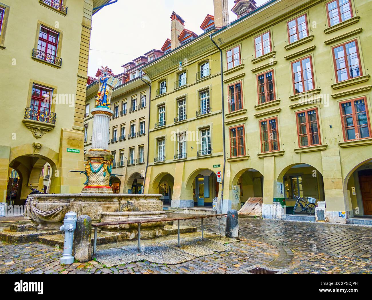 Moses fountain (Mosesbrunnen) on Munsterplatz square in old Bern ...