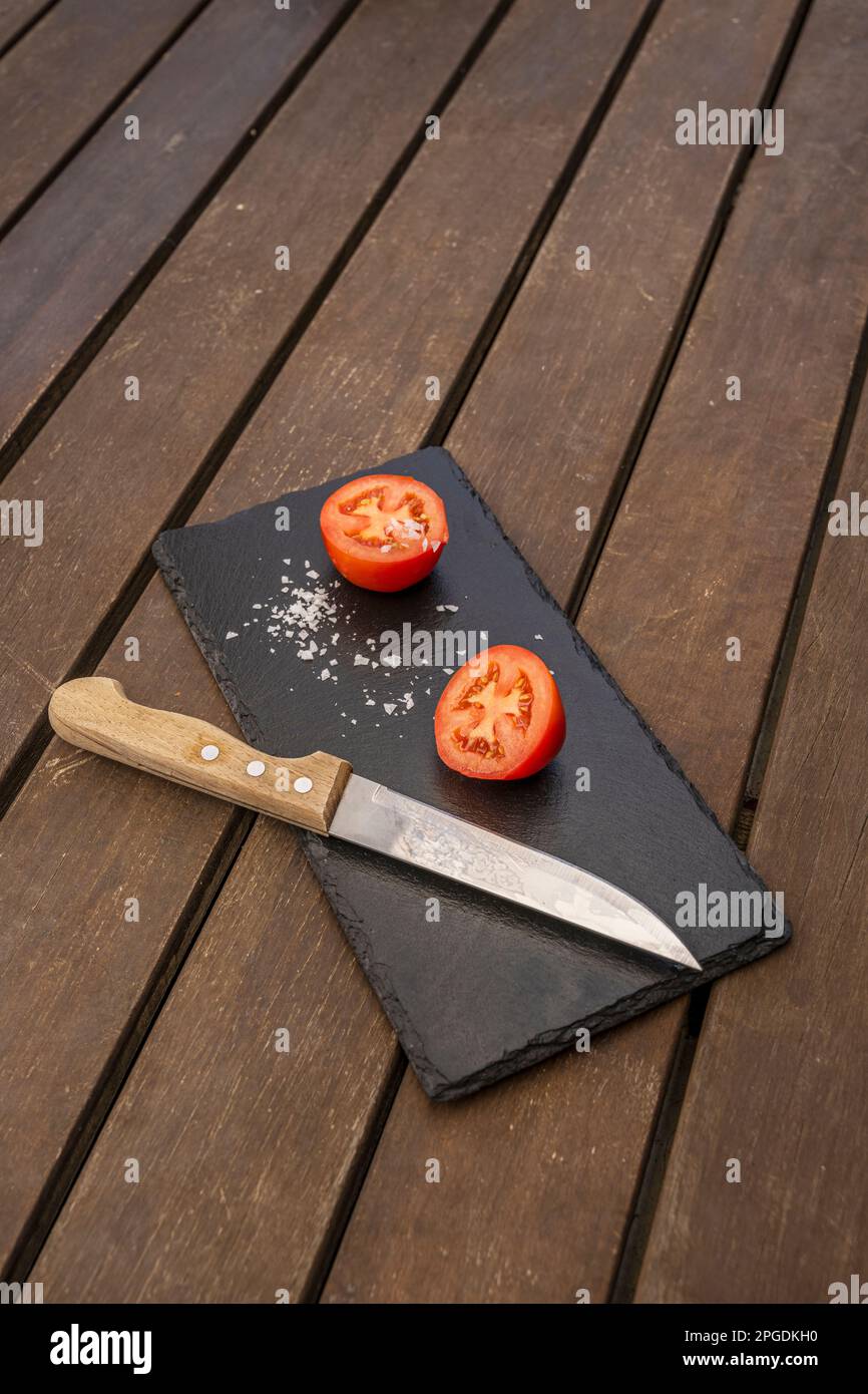 The Canarian tomato is very red and round, with a smooth and hard skin ...