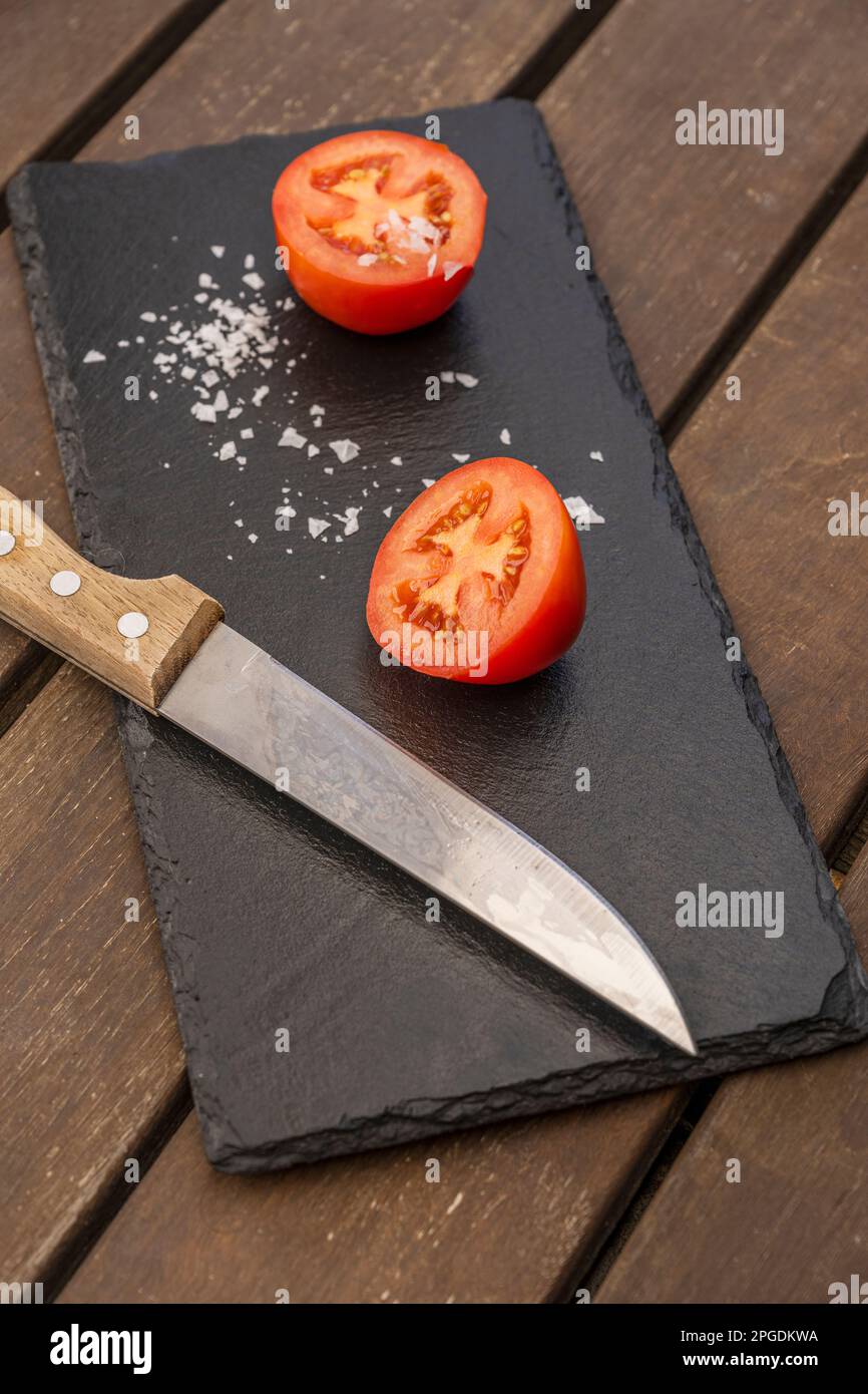 The Canarian tomato is very red and round, with a smooth and hard skin ...