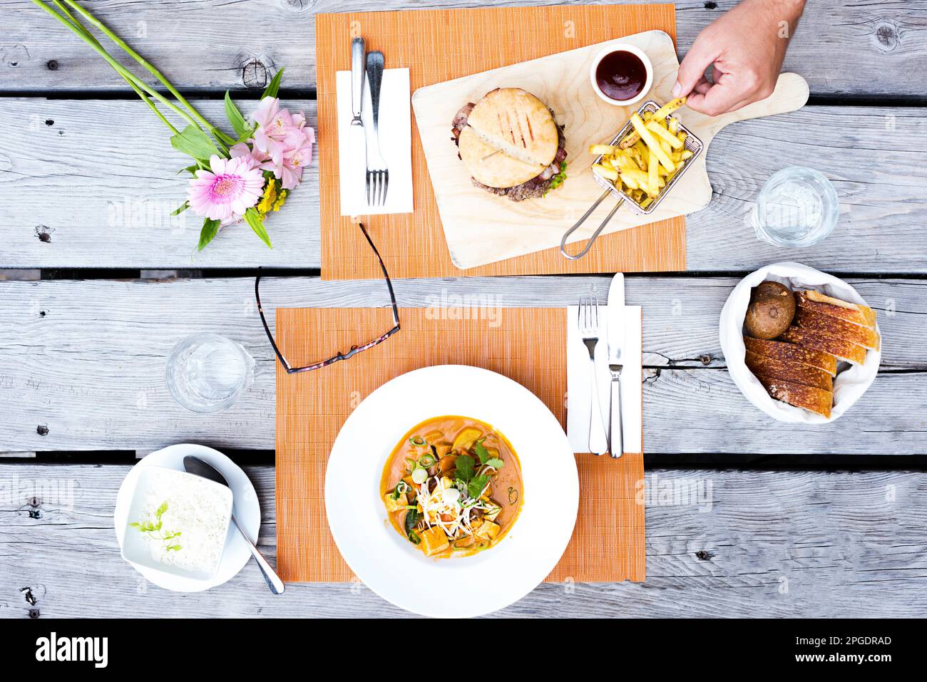 Man eating curry hi-res stock photography and images - Alamy