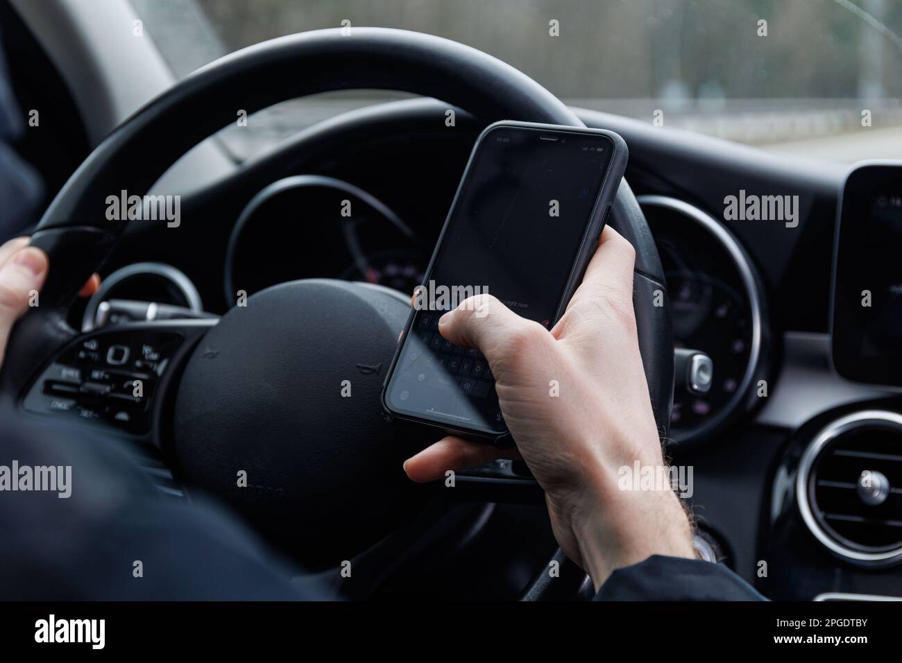 Accident photo mobile phone hi-res stock photography and images - Alamy