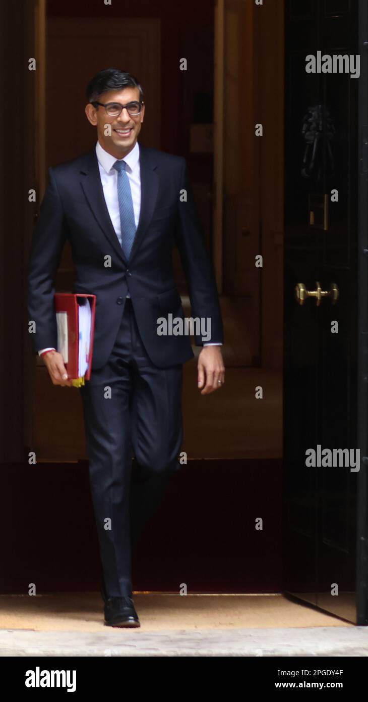 London, UK. 22nd Mar, 2023. British Prime Minister Rishi Sunak leaves No.10 Downing St to attend ...