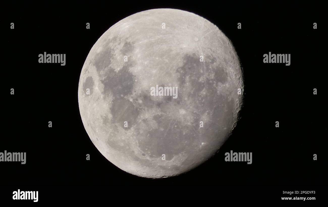 A breathtakingly beautiful picture of the night sky featuring a ...