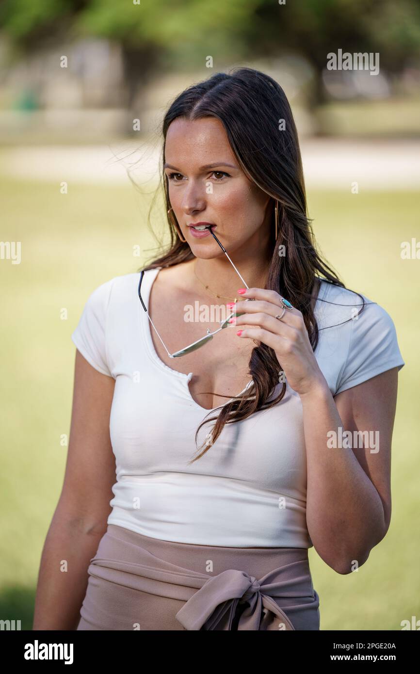 Glancing away hi-res stock photography and images - Alamy