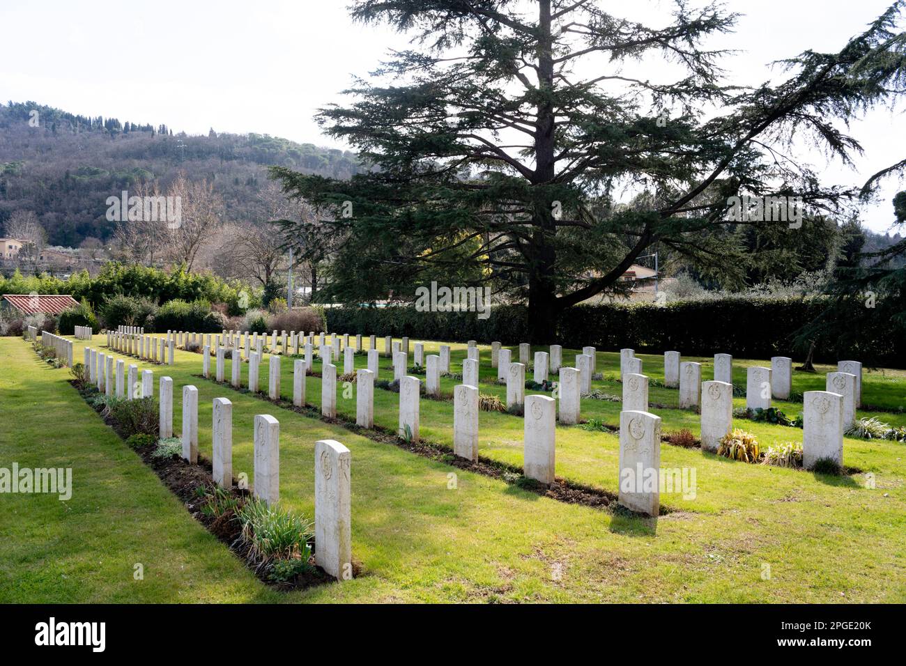 Fighting in the apennines during the winter of 1944 1945 hi-res stock ...