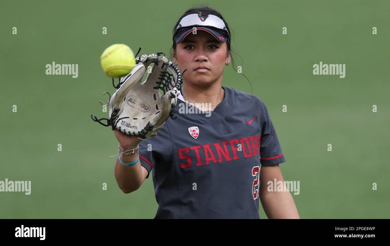 Stanford outfielder Kaitlyn Lim (21) throws during an NCAA softball game against Oregon on ...