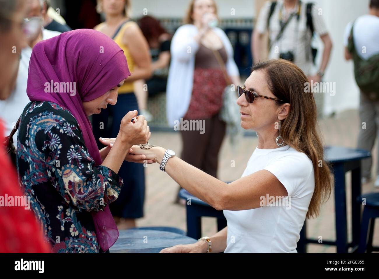 Donna marocchina hi-res stock photography and images - Alamy