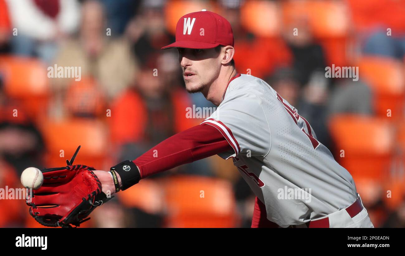 Washington State pitcher Caden Kaelber (15) throws against Oregon State ...