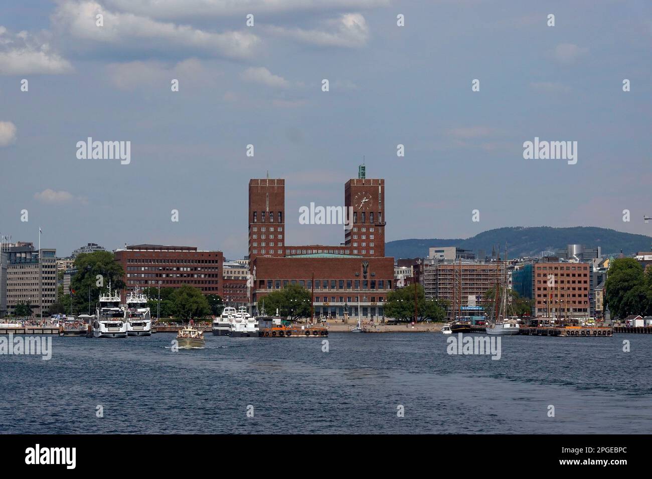 Oslos city hall hi-res stock photography and images - Alamy