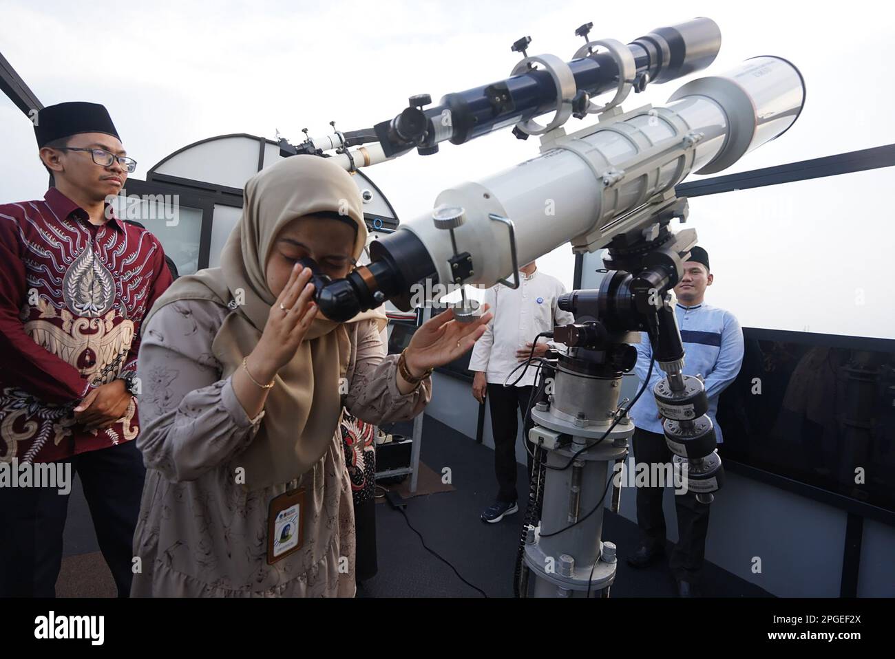 An officer observes the position of the moon using a telescope to ...