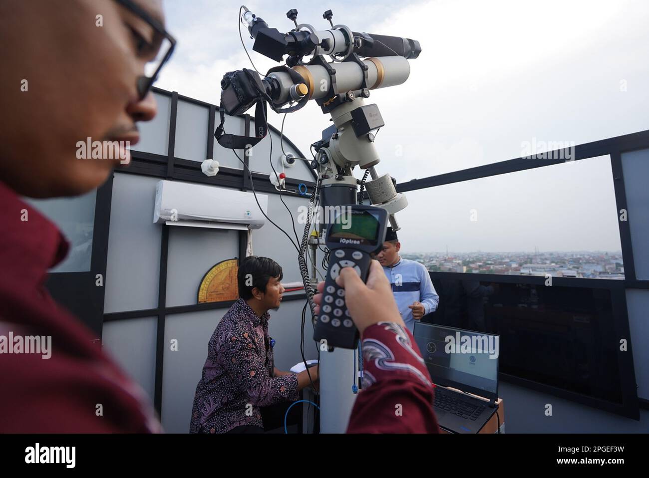 An officer observes the position of the moon using a telescope to ...