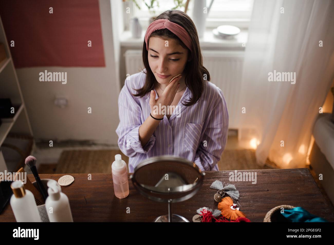 Teenage girl doing her skin care routine Stock Photo - Alamy