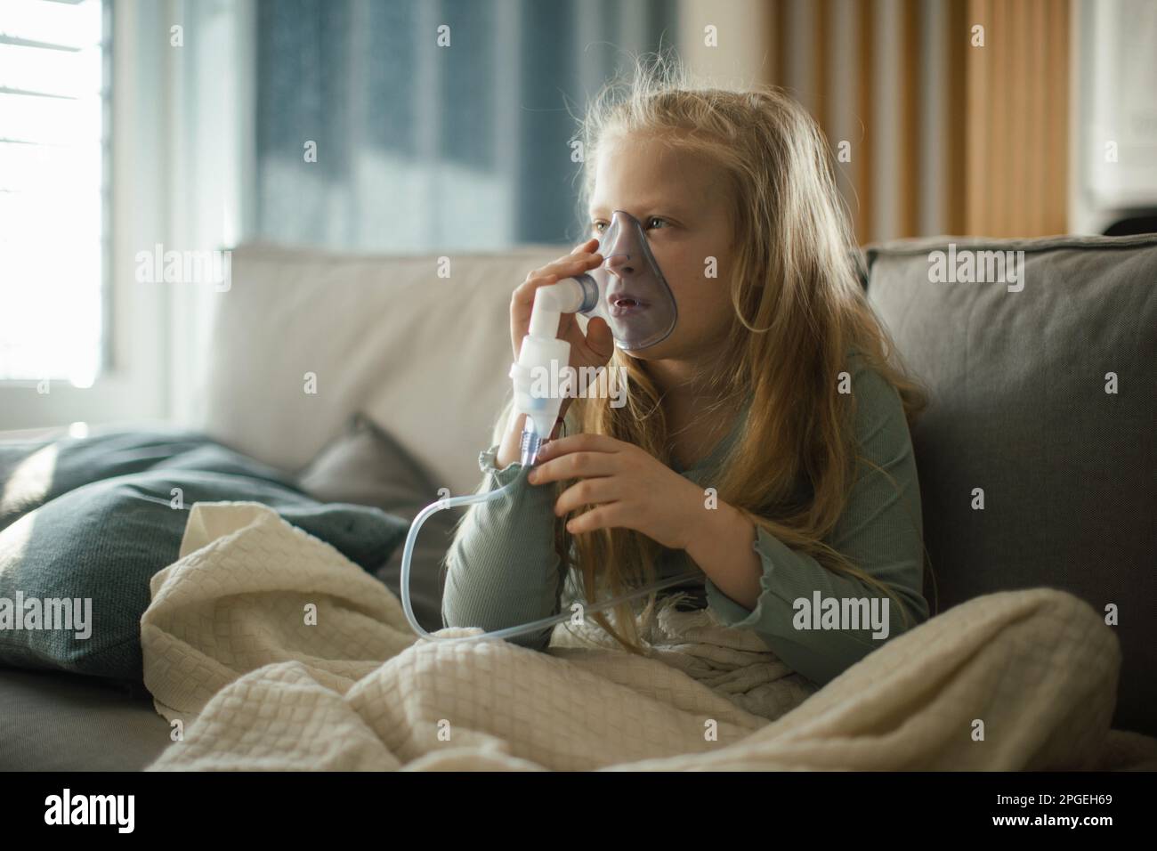 LIttle sick girl using inhaler during flu Stock Photo - Alamy