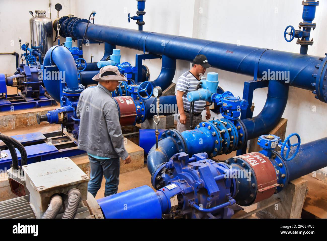 Yaounde, Cameroon. 2nd Mar, 2023. Staff members check the treated water ...