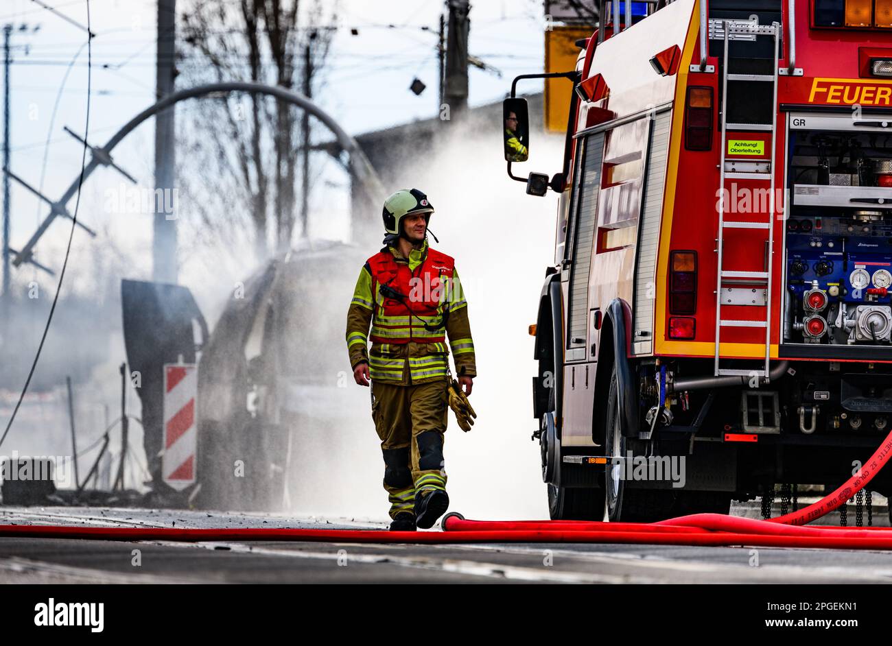 Dresden, Germany. 22nd Mar, 2023. Firefighting operation around the gas ...