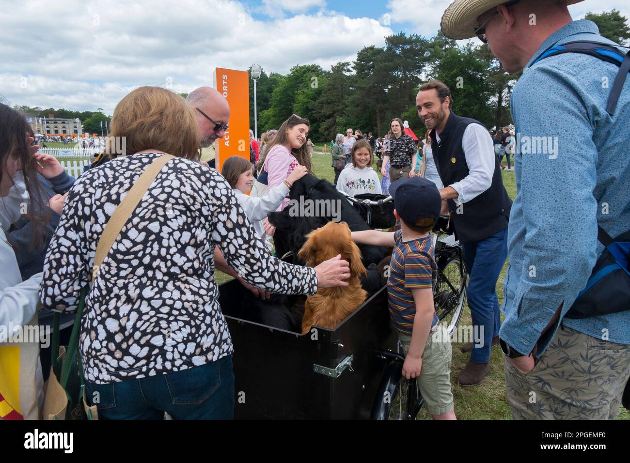 James middleton dog hi-res stock photography and images - Alamy