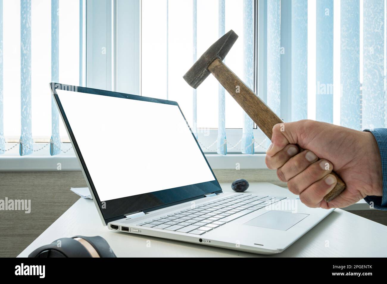 empty blank laptop screen for design or text message. copy space ...