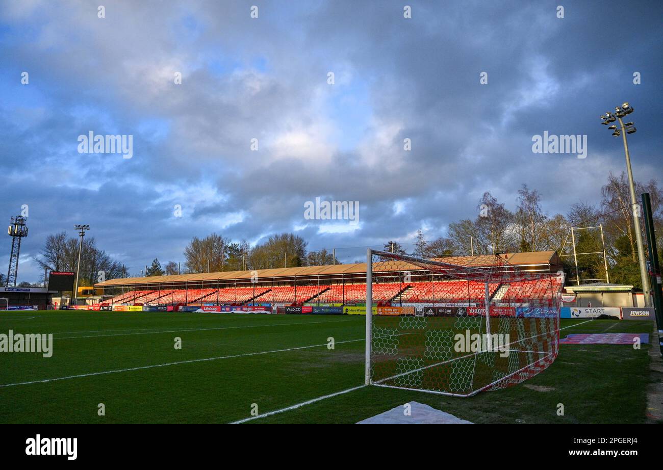 Dry pitch stadium hi-res stock photography and images - Alamy