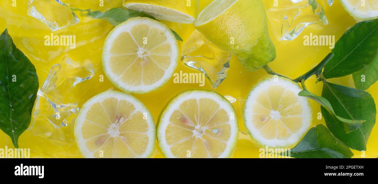 fresh sliced lemons in water for refreshing drink Stock Photo - Alamy