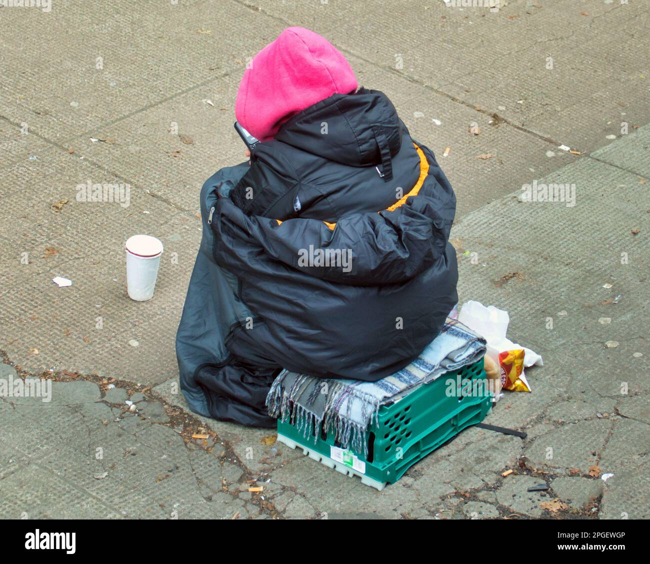 homeless person begging Stock Photo - Alamy